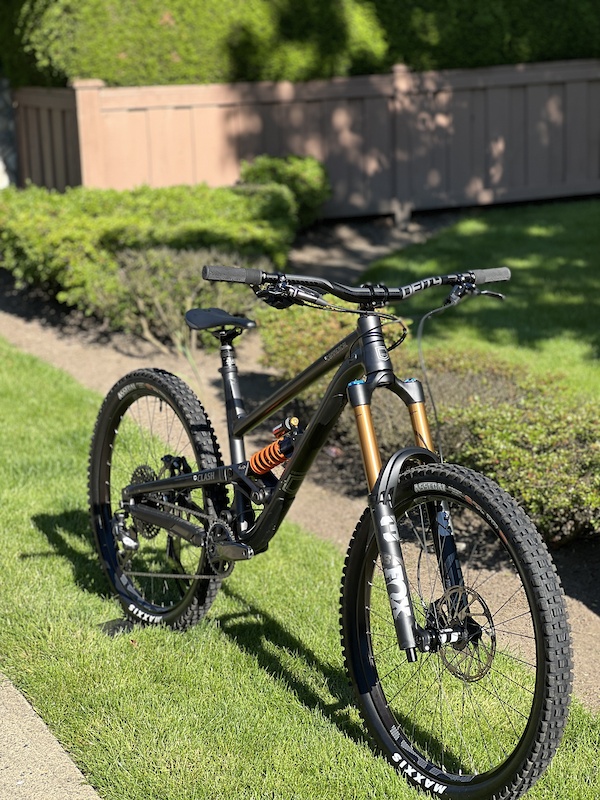 2022 Commencal Clash V2 Custom For Sale
