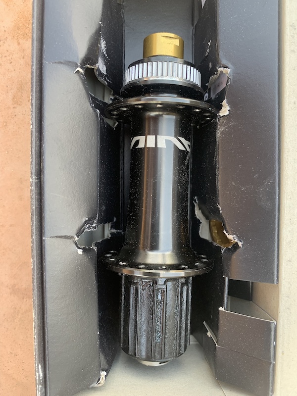 2018 Shimano Saint Rear Hub 150mm 32 hole For Sale