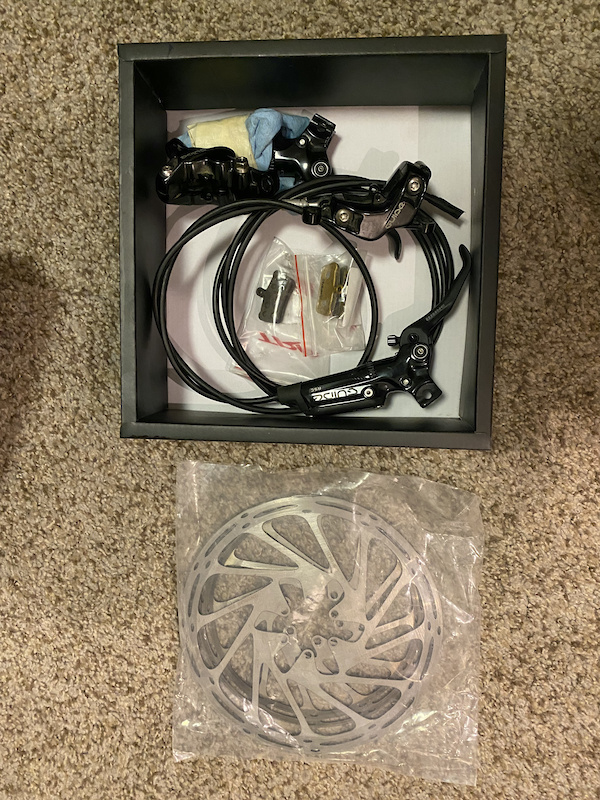 2019 SRAM Guide RSC Brake set - 1 broken lever For Sale