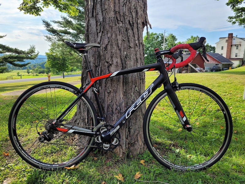 2014 Felt Z85 Road Bike. Campy Wheels. S56cm. As-new Cond. For Sale