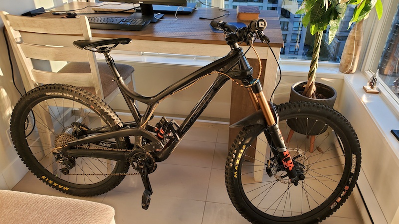 2019 Evil Insurgent with Cascade Linkage and lots of extras For Sale