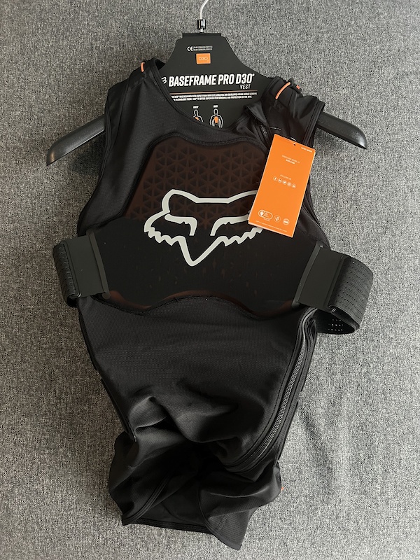 2022 Fox Baseframe Pro D3O size Medium For Sale