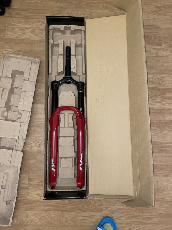 2020 Rock Shox Lyric Ultimate 170mm boost red 27.5 For Sale