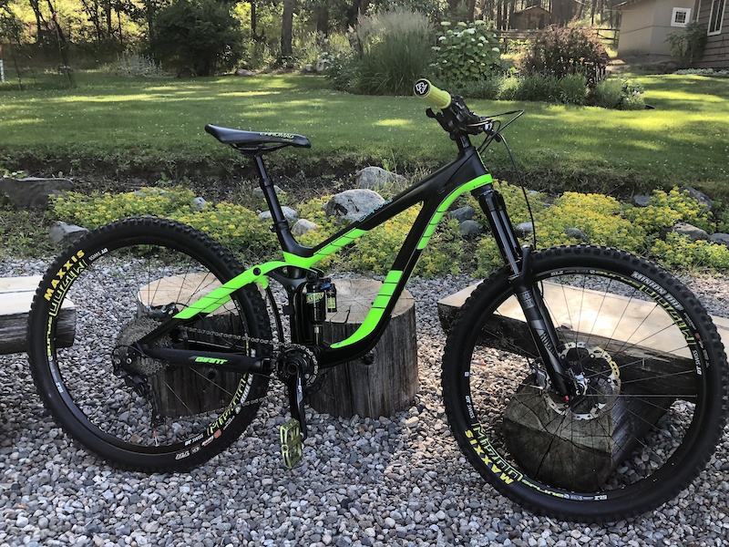 2016 Giant Reign Advanced 1 small carbon new 2017 frame For Sale