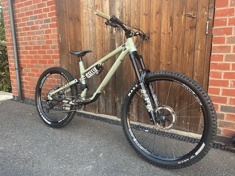 2021 Commencal Meta (L) - Mullet or 29er. Both options! For Sale