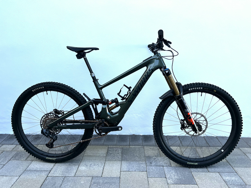 in Burbank, California, United States - photo by roobik - Pinkbike