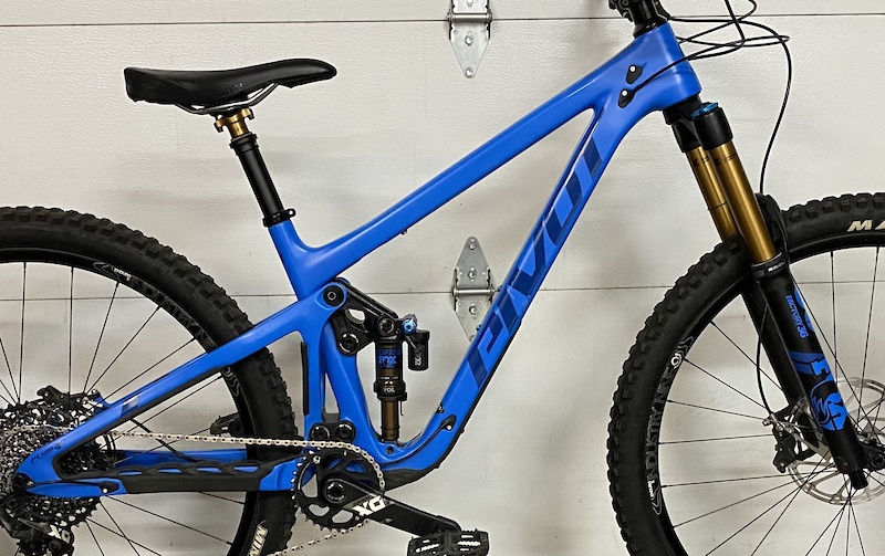 2020 Pivot V2 Switchblade frame Medium For Sale