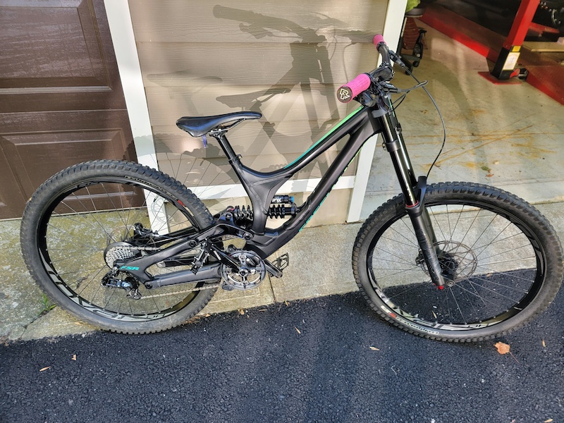 2018 demo 8 alloy size small excellent condition For Sale