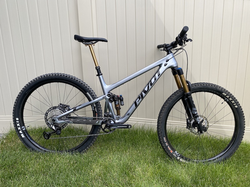 2022 Pivot Trail 429 Enduro w/ Reynolds wheels - LARGE For Sale