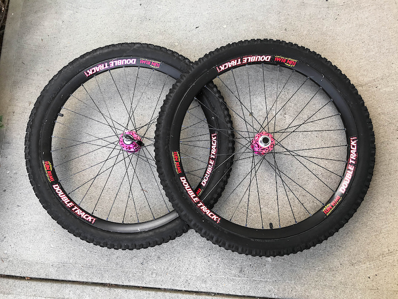 Chris King / Double Track 135X10R / 20mmF For Sale