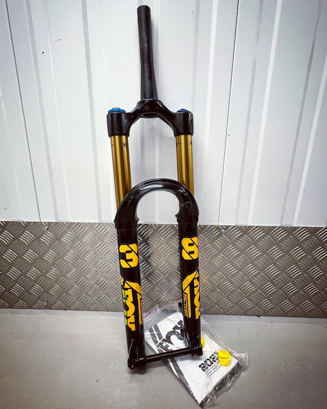 2021 Fox 38 Factory - very light use! For Sale