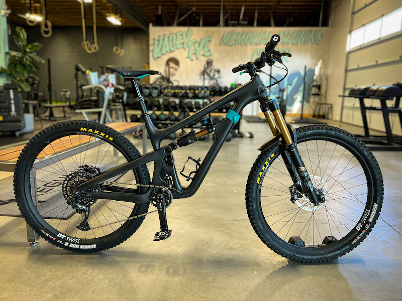 2022 Yeti SB150 T2 Size Large Raw Carbon Reduced Again For Sale