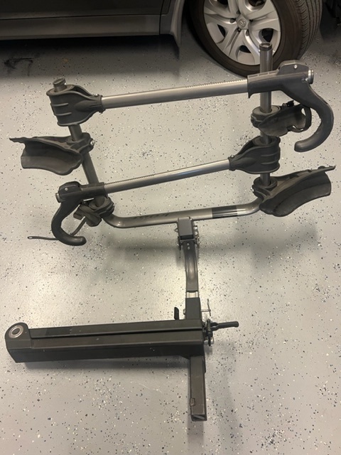 Kuat transfer v1 2 bike rack with swingout option For Sale