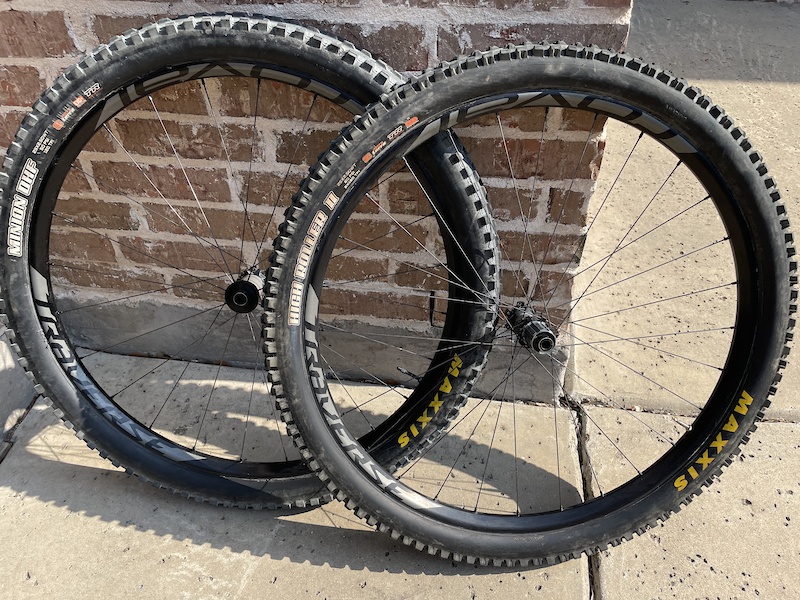Roval Traverse Wide 142/100 Wheels w/ Maxxis tires For Sale