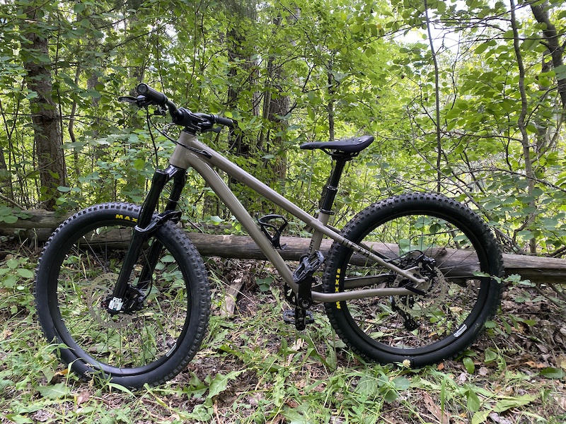2022 Commencal Meta 24 Dirt Maxxis For Sale