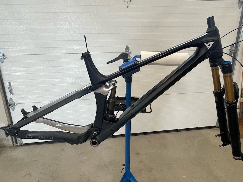 2020 YT Izzo Large Frame with Fox Factory 34 For Sale