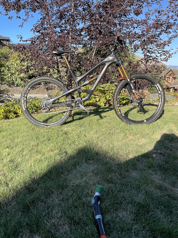 2020 Yt Capra pro race cf large ( 2021 frame) For Sale