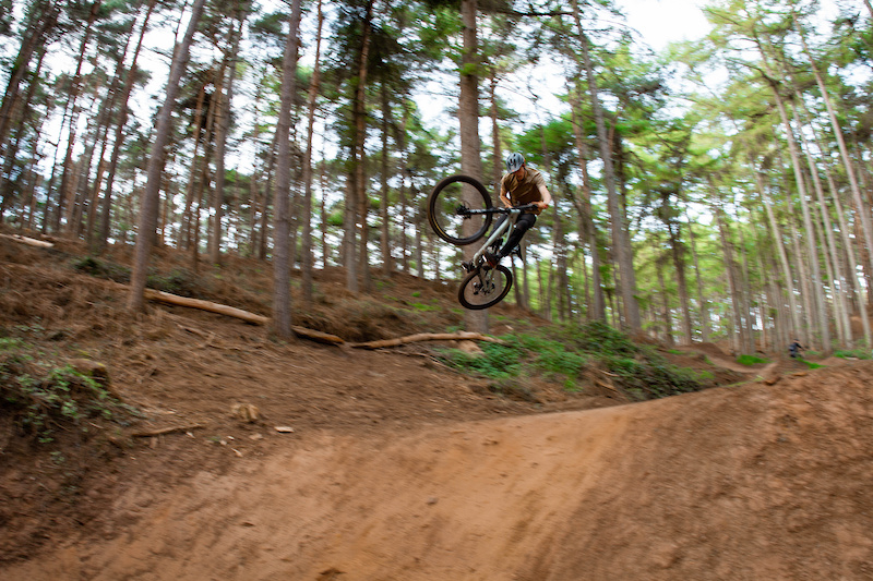 Rushmere Decent with jumps right side Mountain Biking Trail - Leighton ...