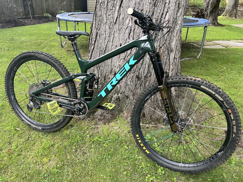 2019 Custom Carbon Trek Slash 9.8 Industry Nine For Sale