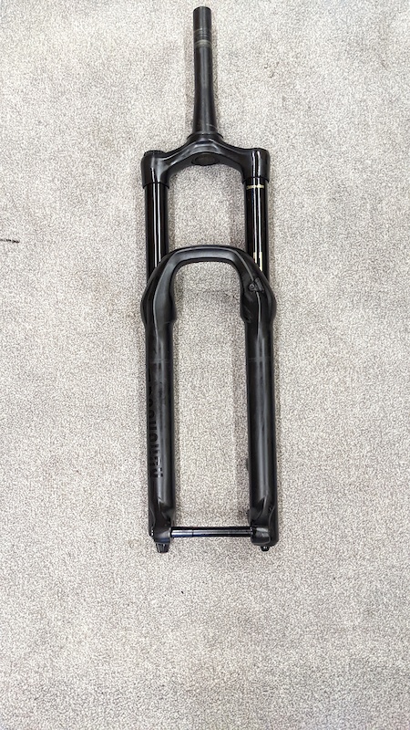 2019 Rockshox Lyric RC2 170 travel forks 29er boost For Sale