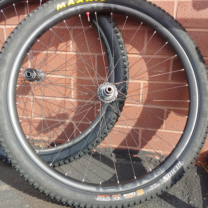 NOBL TR33 XTR hubs 29er Boost For Sale