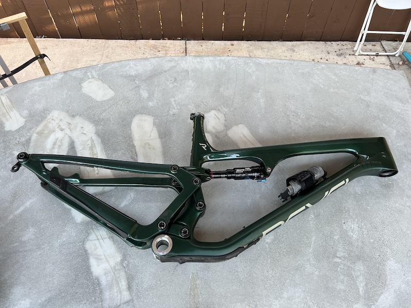 Revel Ranger XL Frame in EXCELLENT condition For Sale