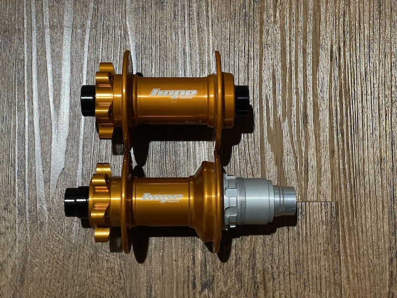 Hope Pro 4 Orange 32H Front and Rear XD Hub Set For Sale