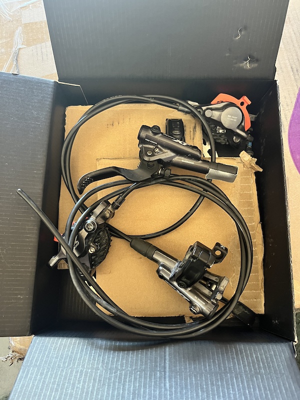 2022 Xt m8000 2 piston brake set with rotors For Sale