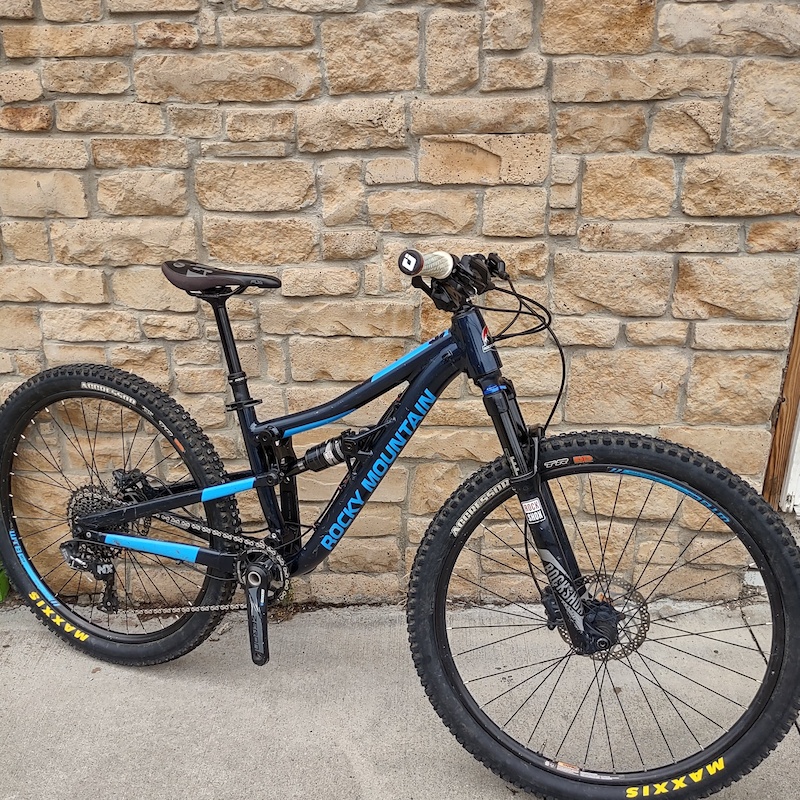 2019 Rocky mountain reaper 26" with dropper and tubeless For Sale