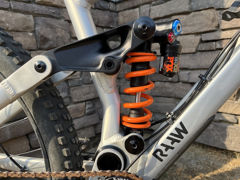 2022 RAAW Jibb Size XL with new Fox DHX2 For Sale