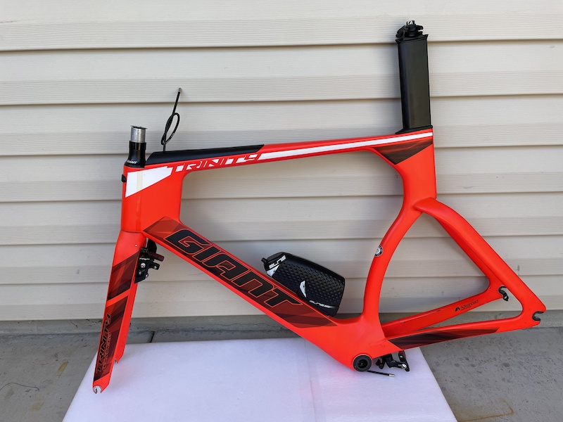 2018 GIANT TRINITY ADVANCED TT FRAME SET. Size M/L. For Sale