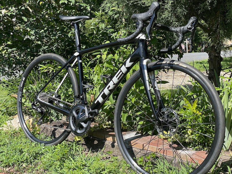 2017 Trek Domane SL6 Disc Road Bike 52cm Black/White For Sale