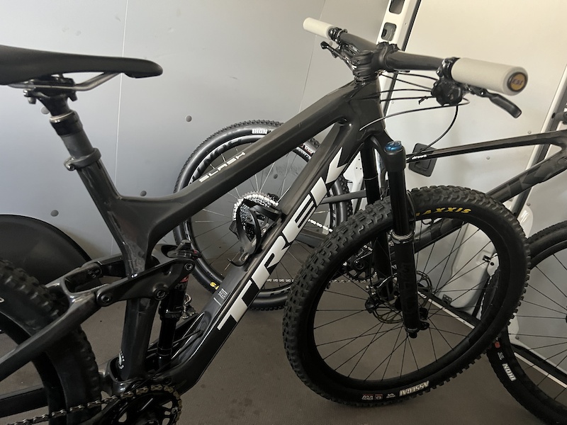 2020 Trek Slash Size Large **Like New** For Sale