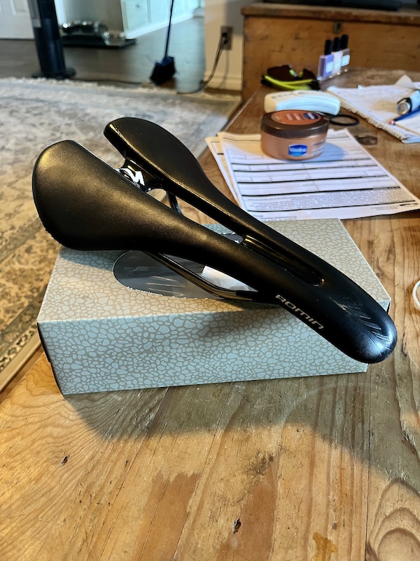 Specialized romin saddle 143mm For Sale