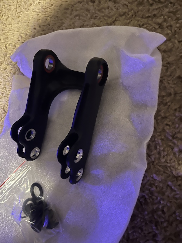 2022 Specialized Enduro Carbon upper Link For Sale
