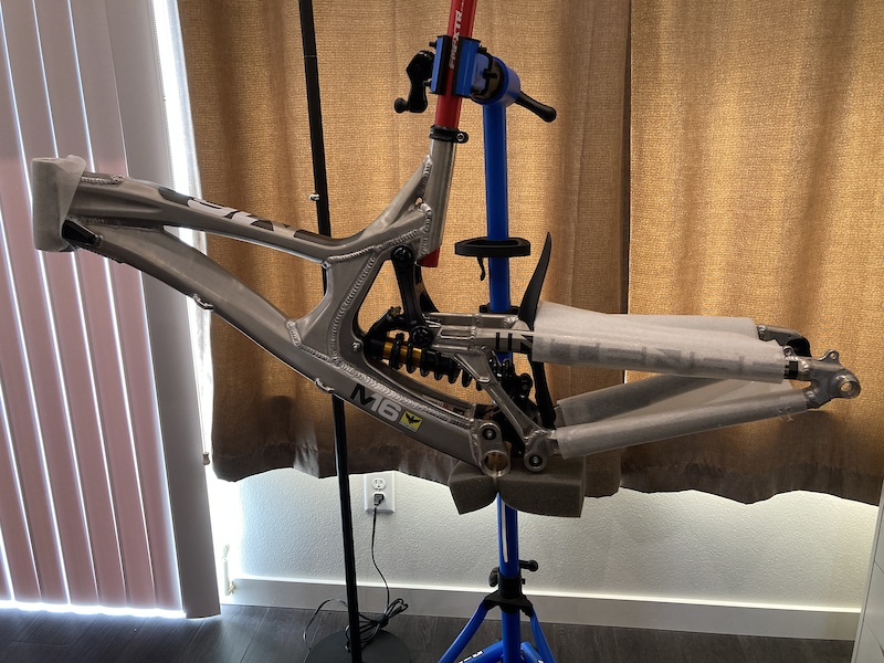 2016 Intense M16 Aluminum frame + shock, Large For Sale