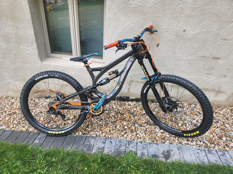 2018 Custom pivot phoenix with a small frame For Sale