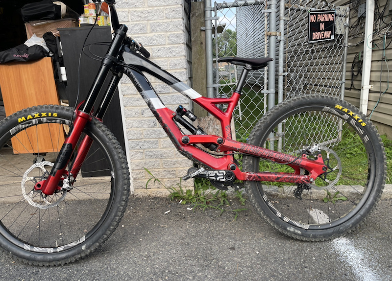 2018 YT Tues CF Pro “FRAME WITH CRANKS & SHOCK” For Sale