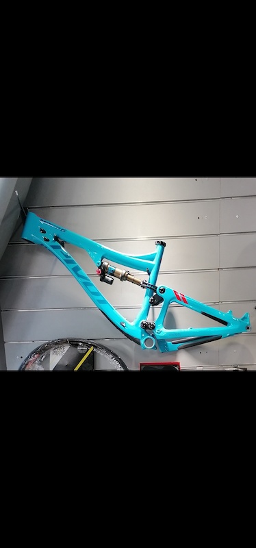 2020 Pivot Mach 6 Medium frame kit with Fox DPX 2 For Sale