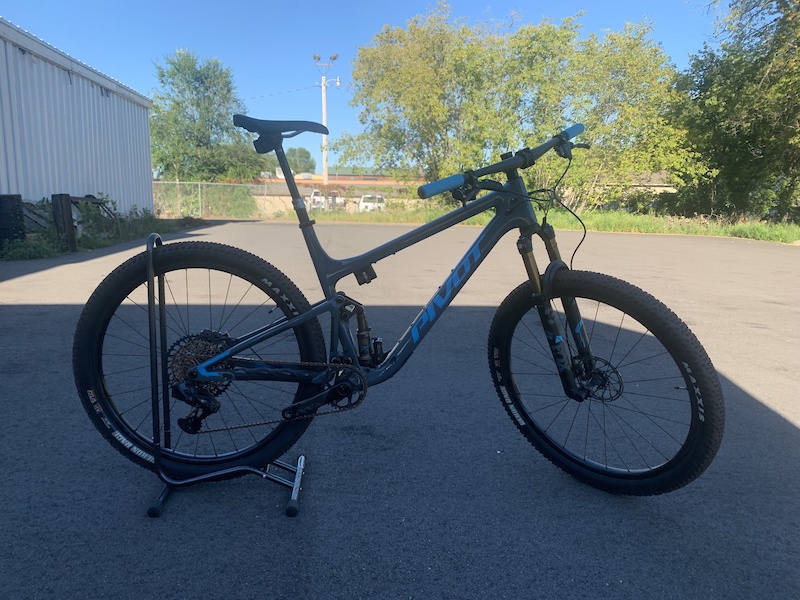 2022 Pivot Mach 4SL Team XX1 AXS & Fox Live Valve For Sale