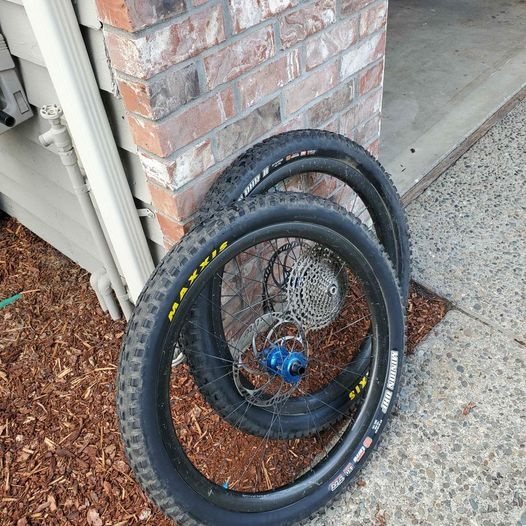 2018 Carbon 27.5, Hope Pro Evo 2 hubs, tires, rotors For Sale