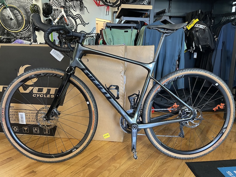 2021 Giant Revolt Advanced 0 Gravel Bike size ML For Sale
