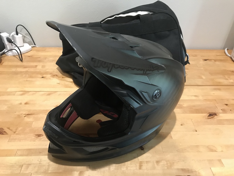 TLD D3 carbon full face, size small For Sale