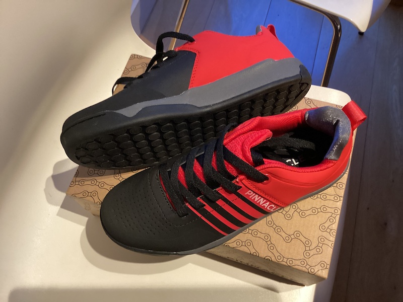 2022 PINNACLE flat pedal shoes brand new in box uk7 For Sale