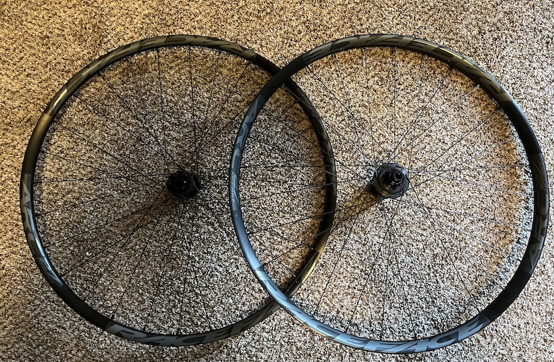 2022 Raceface arc27 industry nine 1/1 hubs For Sale