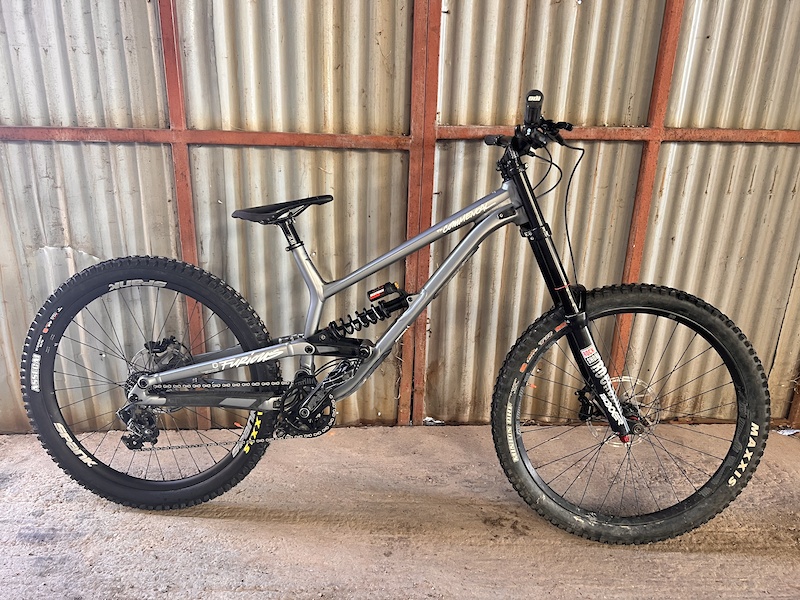 2021 Commencal Furious complete bike (large frame) For Sale
