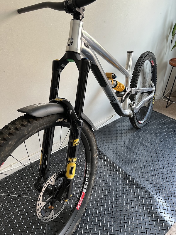 2021 ohlins edition clash large. Close to full build For Sale