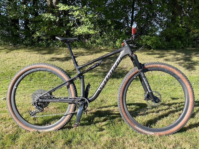 2021 Specialized Epic Expert Medium with Dropper Post! For Sale
