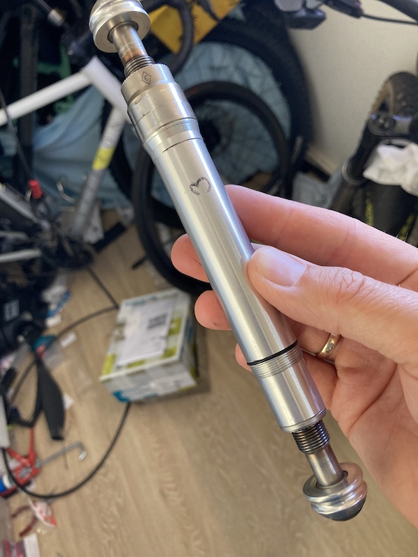 2020 Chris King Singlespeed ISO Disc Sxle Fun Bolts 135mm For Sale