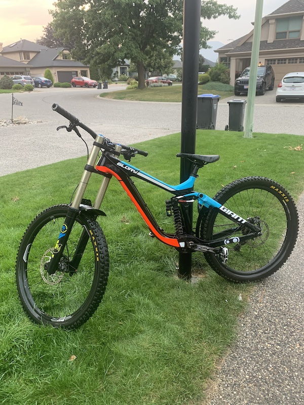 2018 Giant glory downhill bike medium frame For Sale